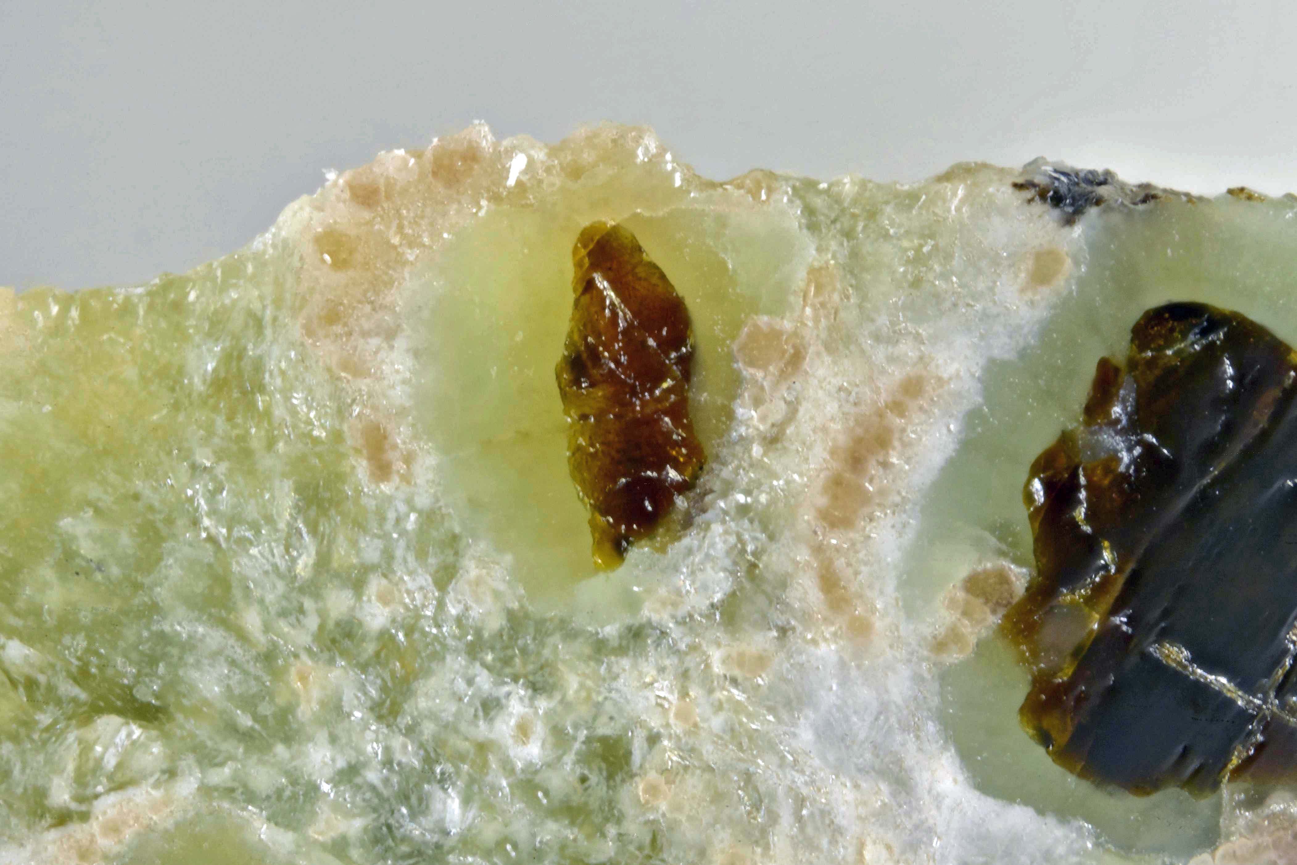 タウソン石 Tausonite | Rare minerals Research, Kyoto