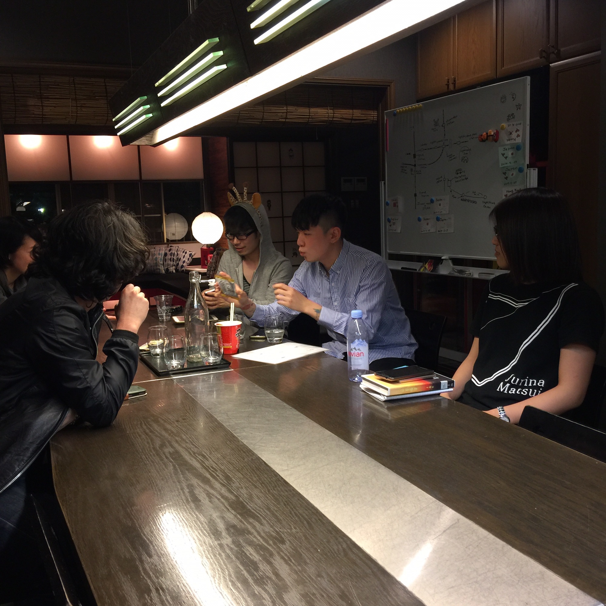 今夜も国際会議 ⁉️ | Imura | 大府市・共和 "泊まれる"居酒屋