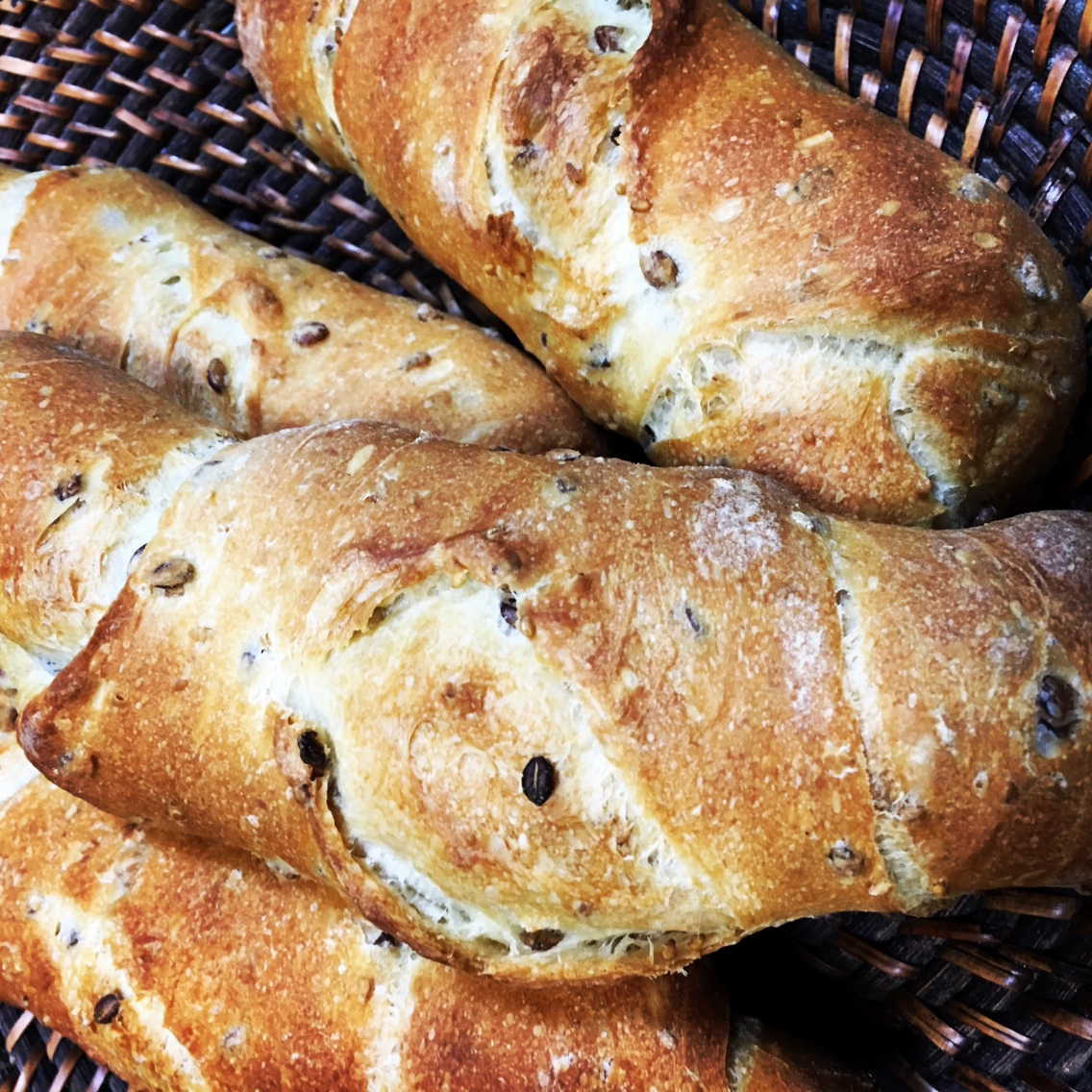 ゴマともち麦の健康志向パン | Noboru's Ownd