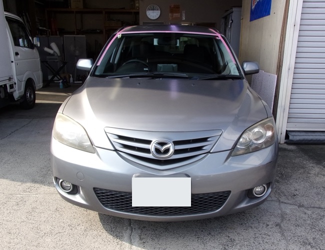 マツダ・アクセラ（BK3P）飛び石によるフロントガラス交換事例 | ジャパンオートガラス