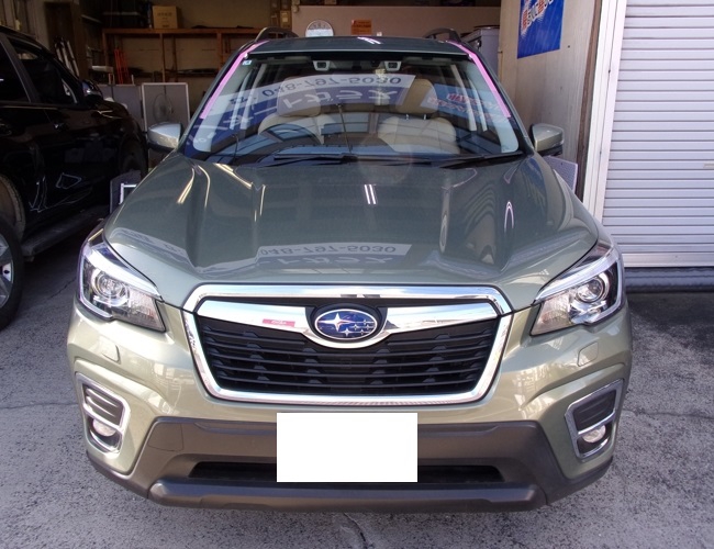 スバル・フォレスター（SK9）飛び石によるフロントガラス交換事例 | ジャパンオートガラス