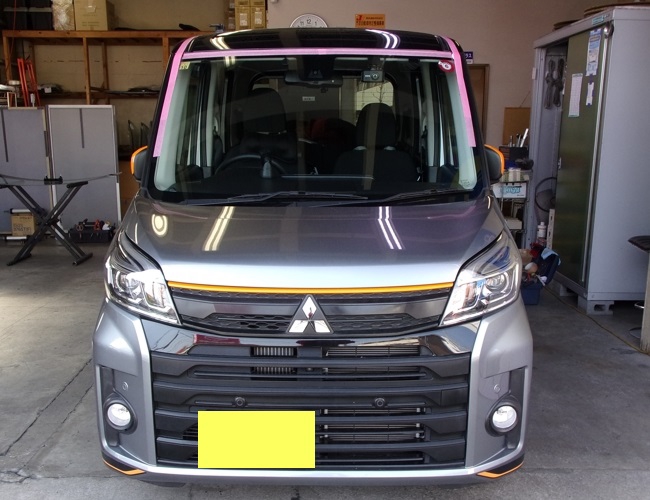 三菱・eKスペース（B11A）飛び石によるフロントガラス交換事例 | ジャパンオートガラス