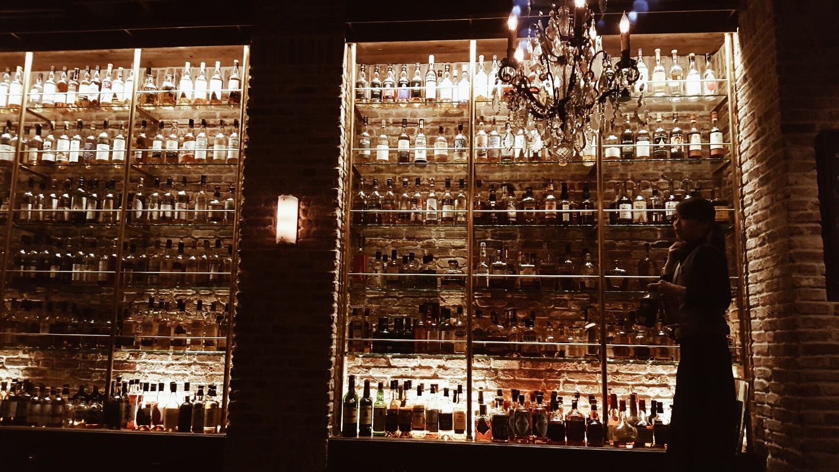 TOKYO Whisky Library | arbol grande