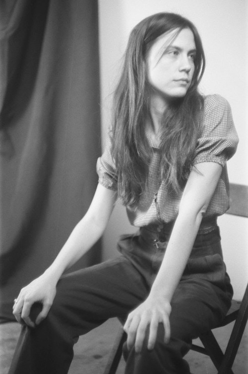 70年代の偉大なフォークポップSSWへの敬意とモダンでミステリアスな個性が輝く【Marina Allen】のデビューアルバム！ | more records