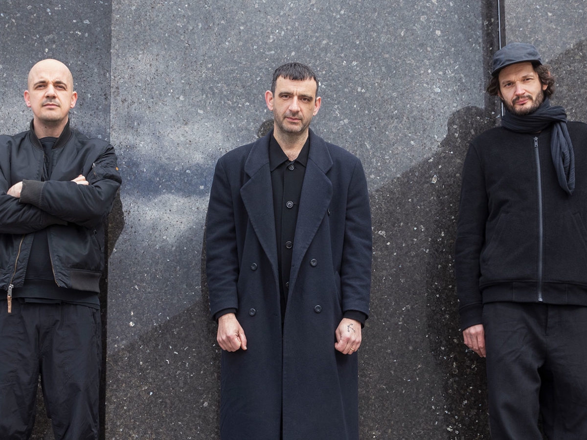 ドイツが誇るエレクトリック・デュオ Modeselektorと、ApparatことSascha Ringによるユニット【Moderat】が ...