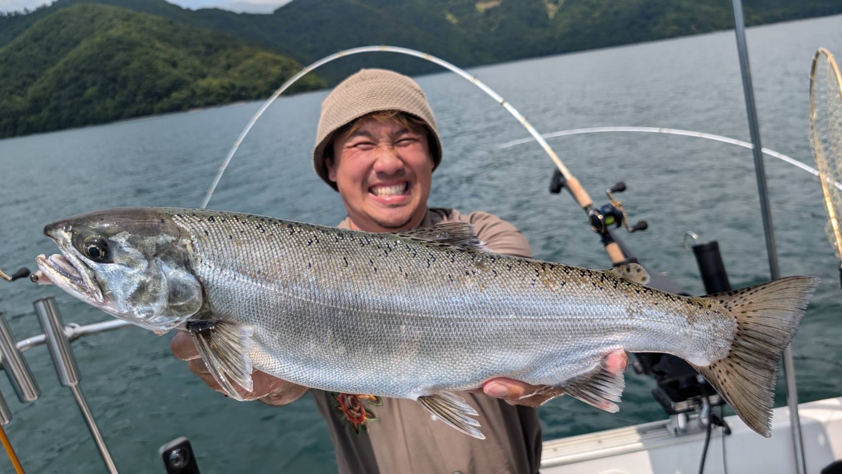 Guide Service Kuni's -free style fishing in lake biwa-