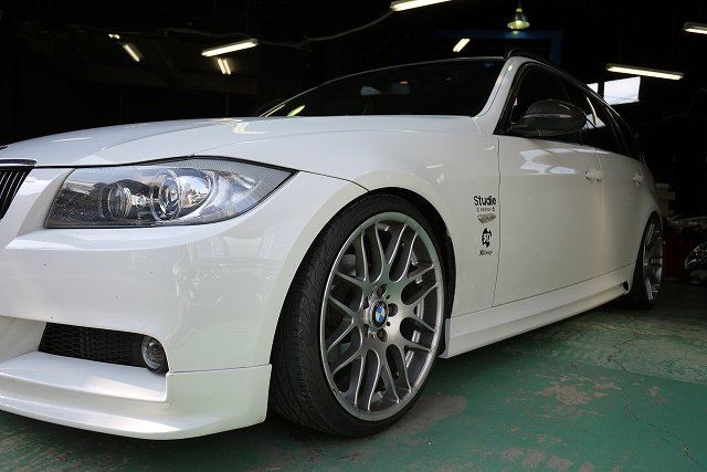 E91なお客様に、BMWパフォーマンスサイドステップお取付！ | アクセスエボリューション目黒店 access-ev MEGURO