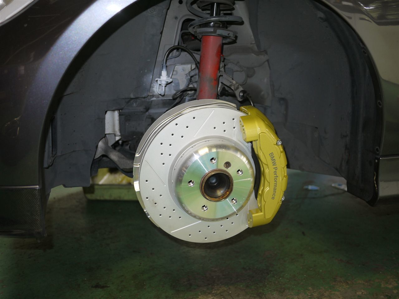 E90 320な方にBPブレーキ取り付け | アクセスエボリューション目黒店 access-ev MEGURO