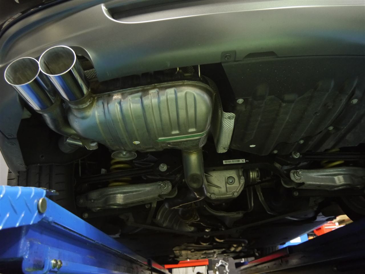 E82 135なお客様に、BMWパフォーマンスマフラーお取り付け！ | アクセスエボリューション目黒店 access-ev MEGURO