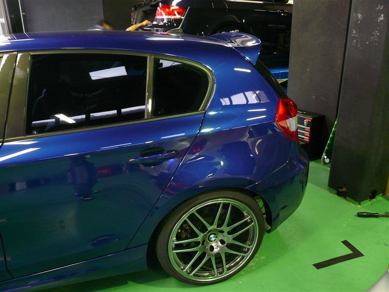 E87に3Dルーフスポイラー取付 | アクセスエボリューション目黒店 access-ev MEGURO