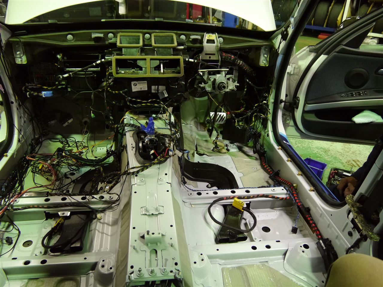 E90のフロアカーペット交換！ | アクセスエボリューション目黒店 access-ev MEGURO