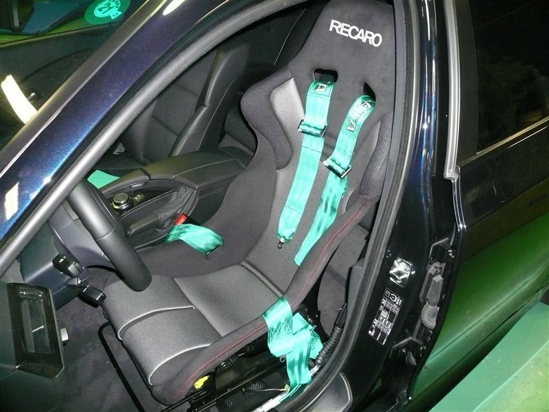 E60にレカロフルバケ装着 | アクセスエボリューション目黒店 access-ev MEGURO