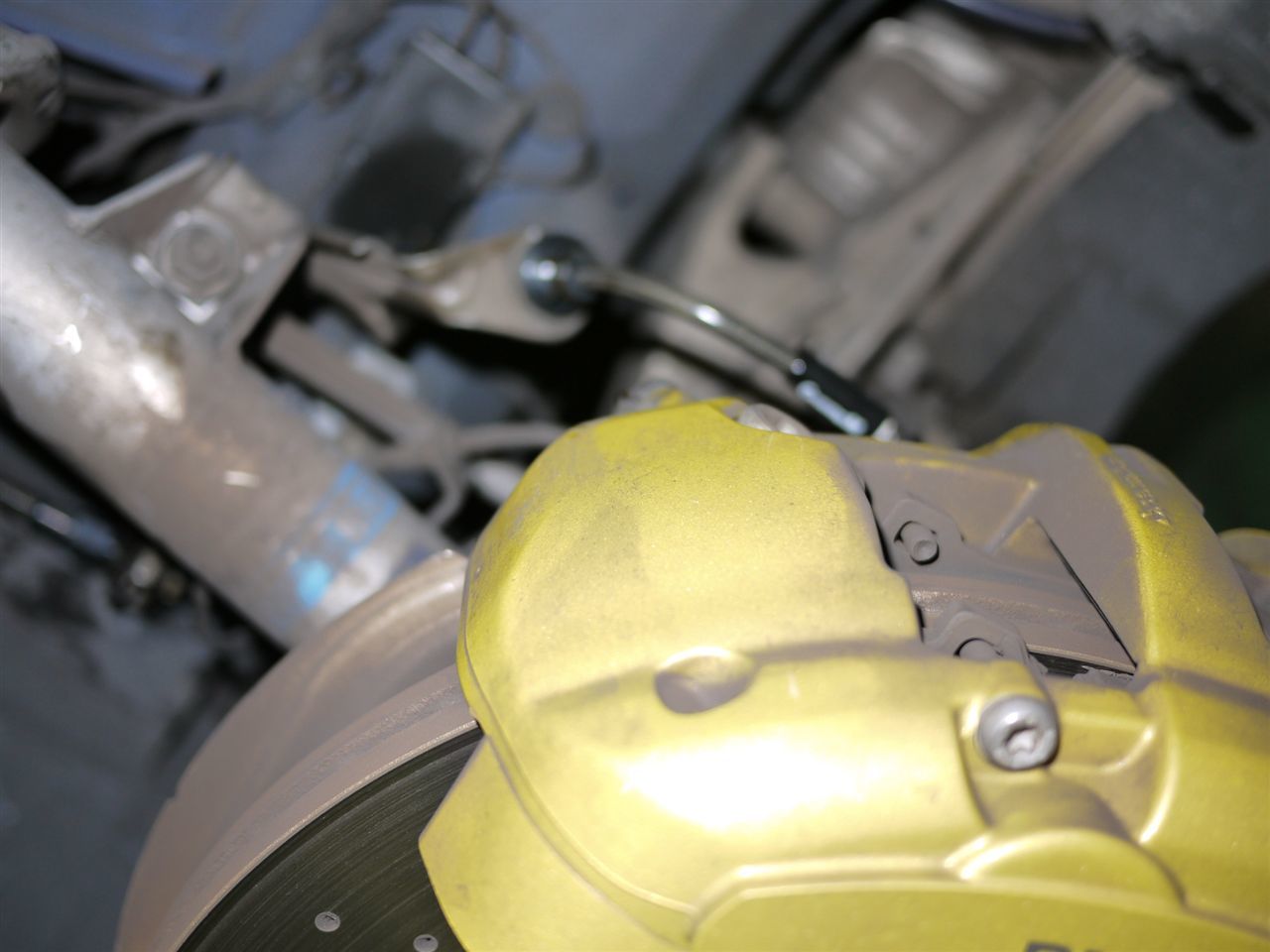 E90 323にグループMブレーキホース | アクセスエボリューション目黒店 access-ev MEGURO