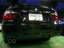 E90にBMWパフォーマンスパーツディフューザー取付 | アクセスエボリューション目黒店 access-ev MEGURO