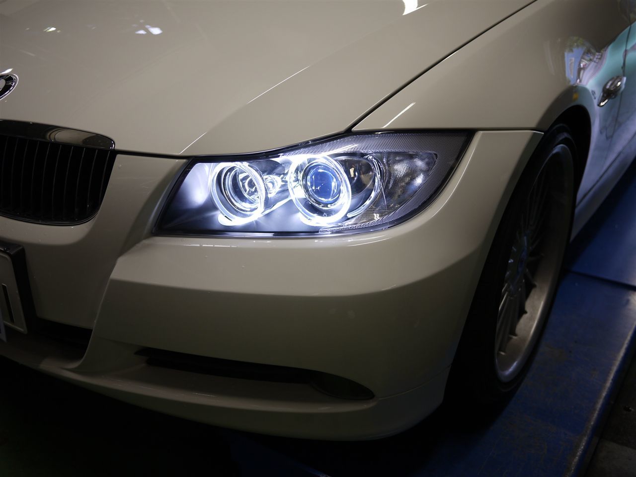 E90にベロフホワイトリングとBPパーツ取り付け | アクセスエボリューション目黒店 access-ev MEGURO