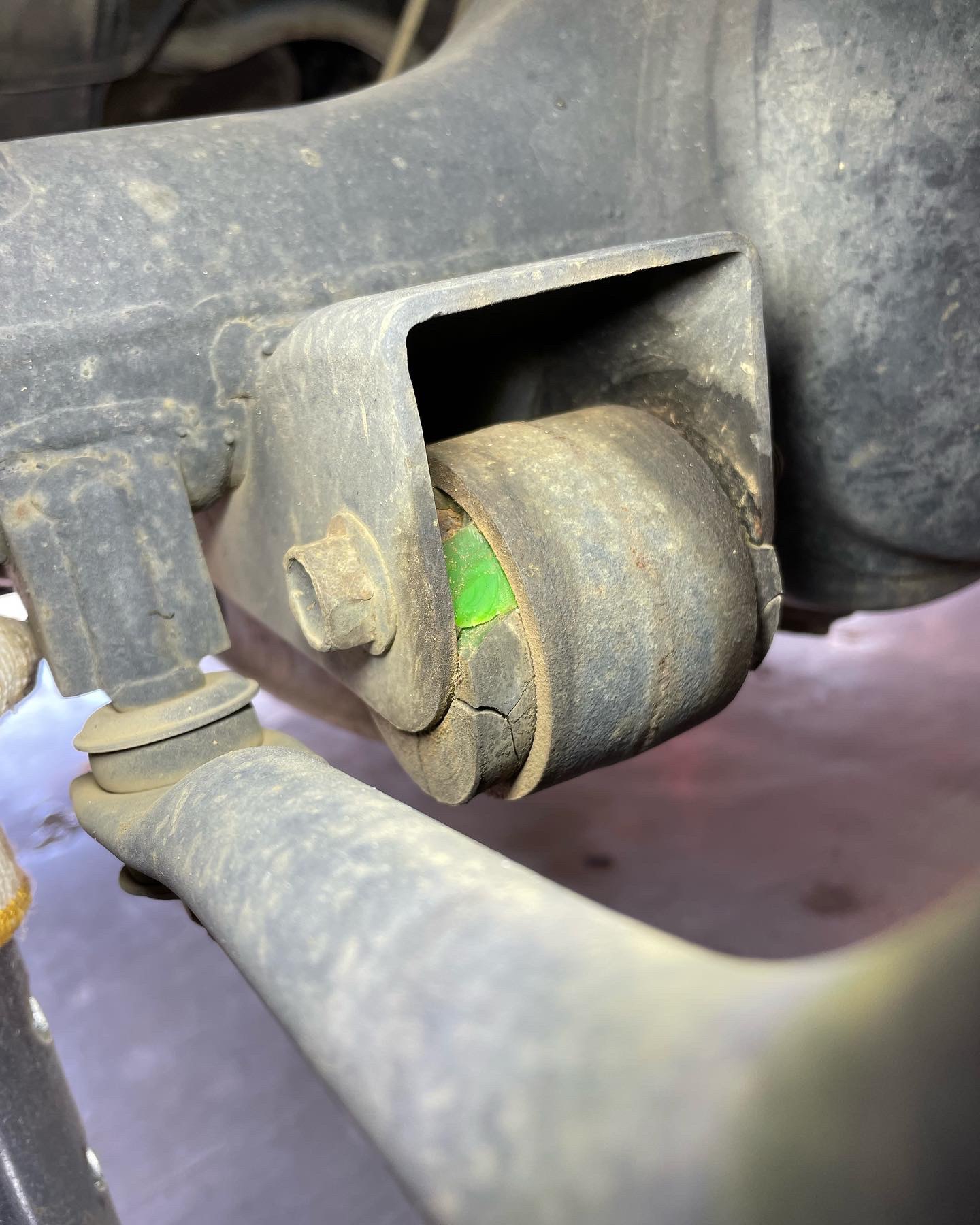 JA12 フロントアーム偏心ブッシュ取替 | ジムニー専門店 ReverseGear