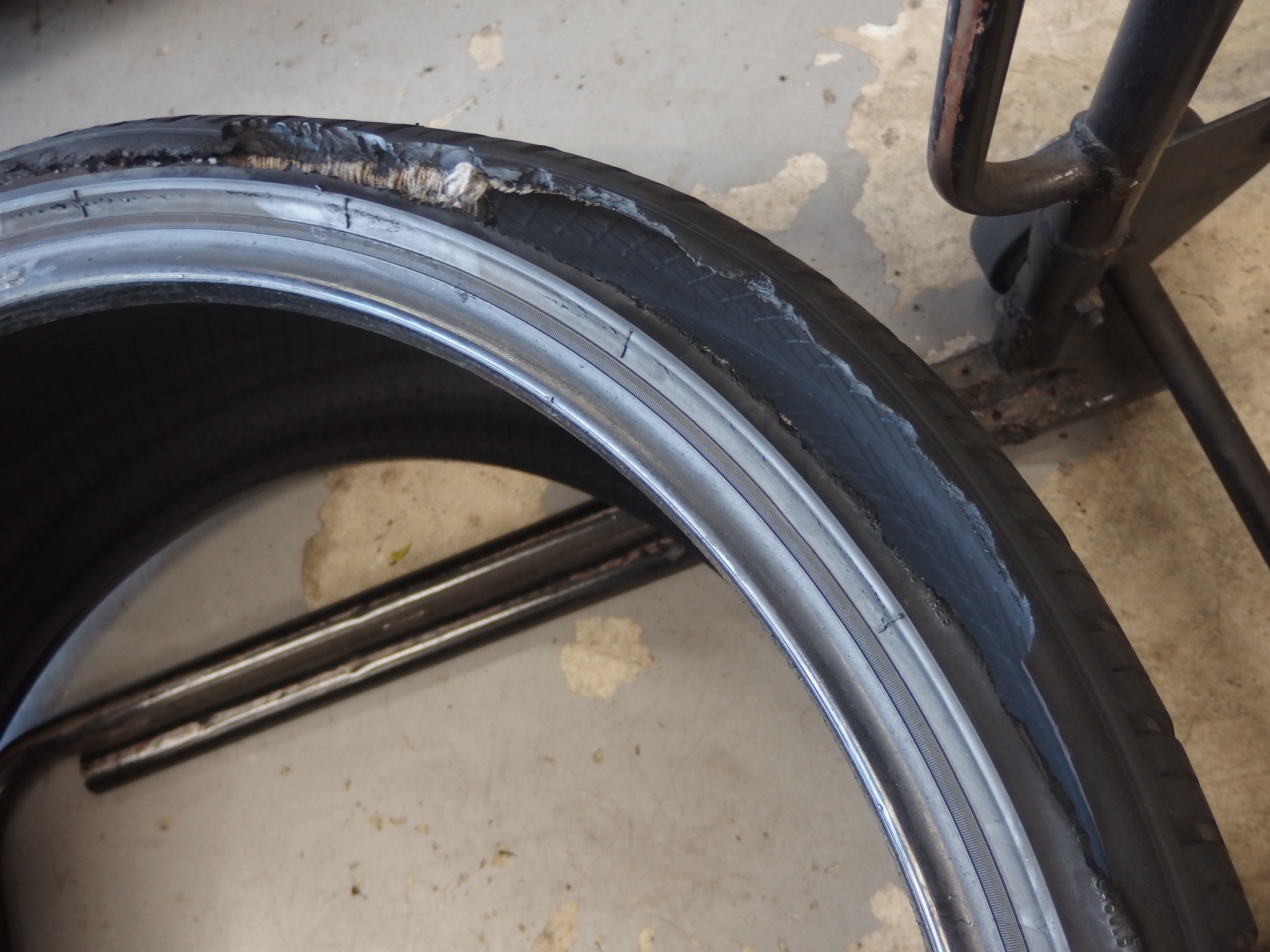 バーストにお気を付けください | HAPPY TiRE