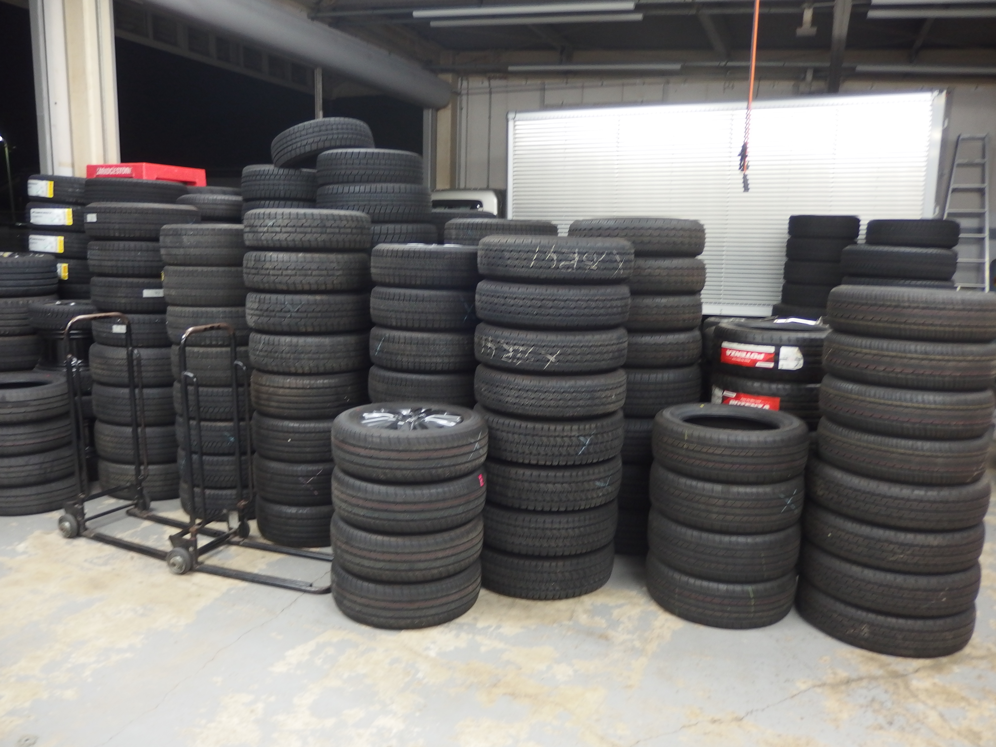 またまた大量入荷！！ | HAPPY TiRE