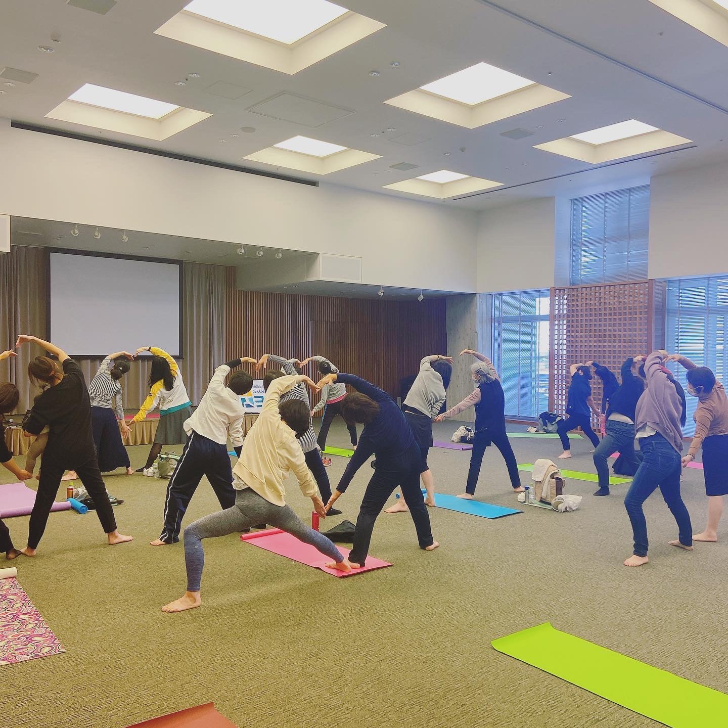 出張ヨガ教室 | 金沢市にある少人数制YOGA STUDIO LIBRA ヨガスタジオ リブラ