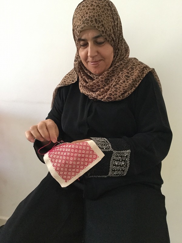 ヨルダン発、シリア＆パレスチナ難民を支援するブランド JORIA | 中東雑貨のセレクトショップCHAKA／Atelier CHAKA ベリー ...