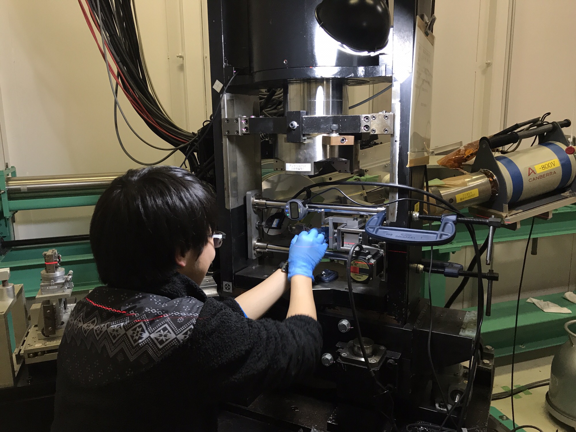 SPring-8にて実験中 | Akiyama Laboratory