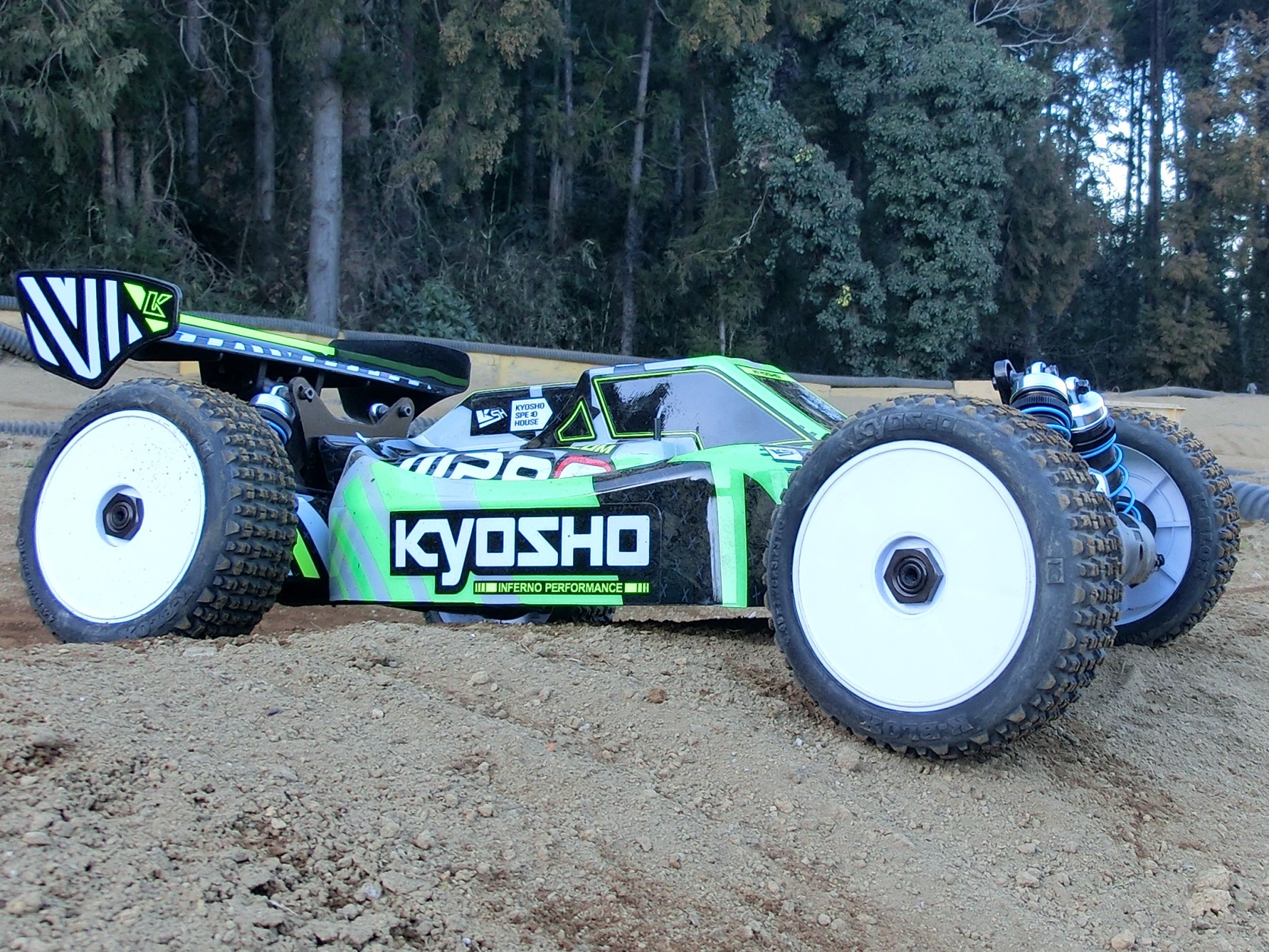 久しぶりにハチイチを・・・ 箱出し状態でサーキット走行が可能なレディセットを体感！ | KYOSHO RC BLOG