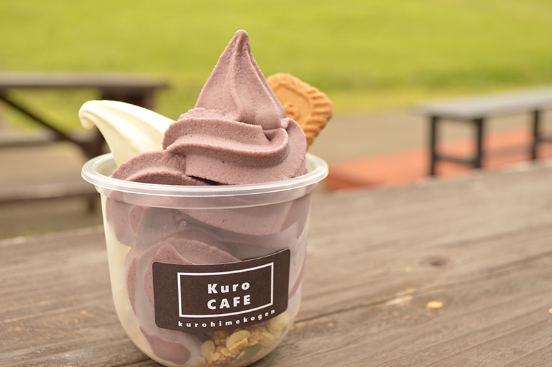 Kuro CAFEのソフトクリームを食べる | 中野市がイート想う。