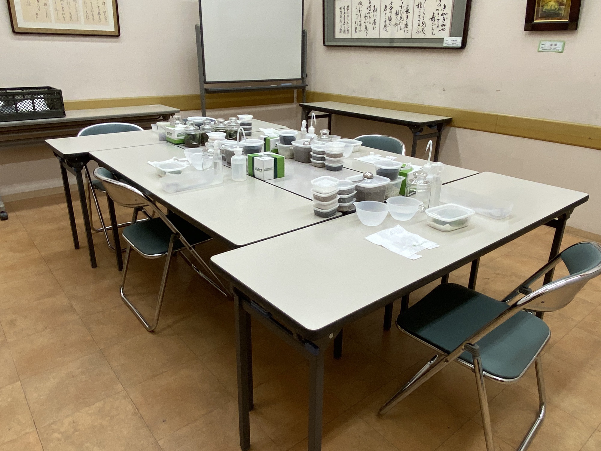 JEUGIA高の原店『～癒しのインテリアグリーン～ 作り、愛でる、苔テラリウム』教室開催 | 苔えくぼ ～こもれびの森から～