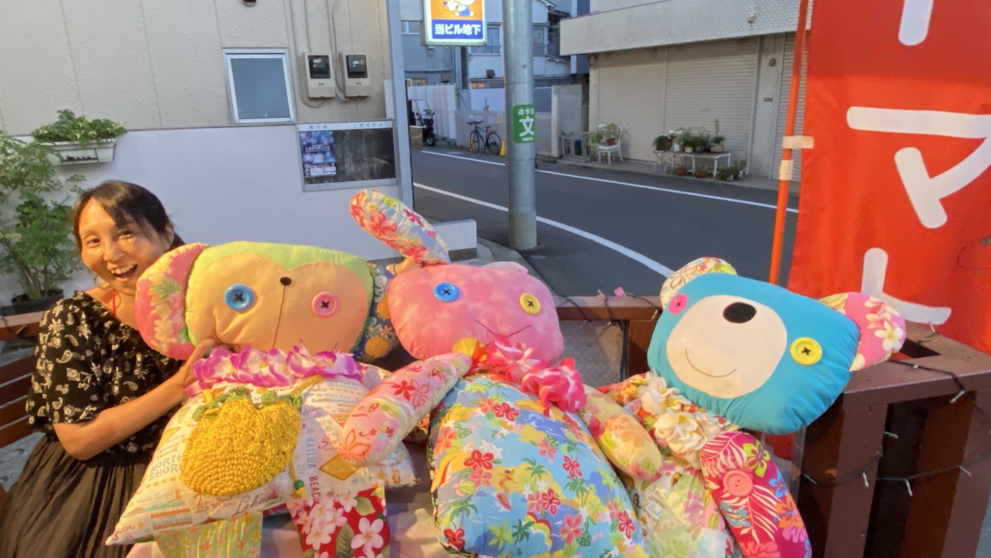 GALLERY | ALOHA BEAR® ハワイの布で作るくまのぬいぐるみのアロハベアと、ハギレで作る人形のはぎれちゃん