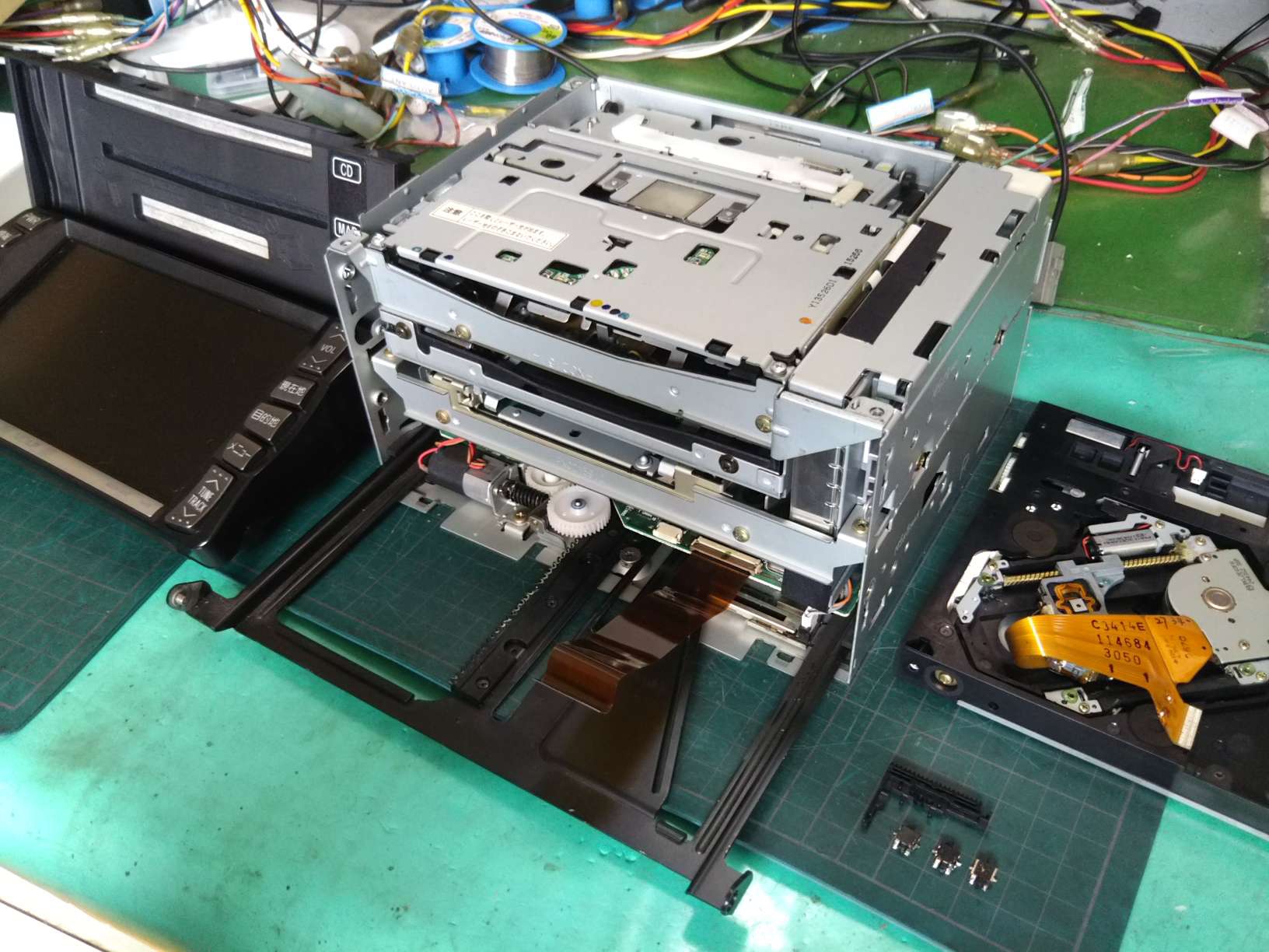 CQ-XS0302C、ND3N-W53、故障、分解、修理。地図ディスク読まず。MD誤動作。トヨタ純正、DVDナビ。青森県八戸市。 | 【カーオーディオ・カーナビ修理専門店】ベストサウンド ...