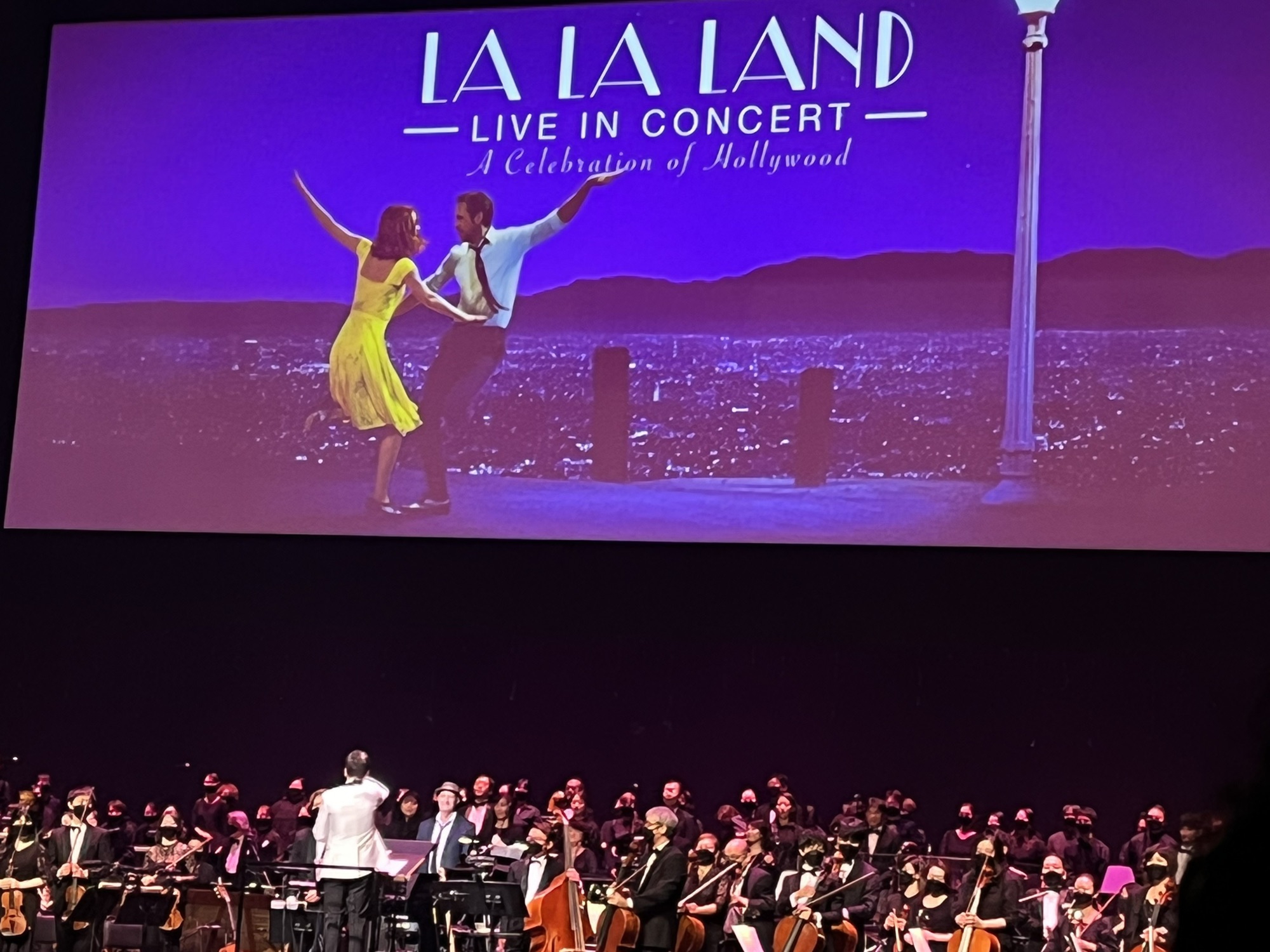 La La Land live in Concertでのワームホール体験。 | Fashion source: Daily Journal