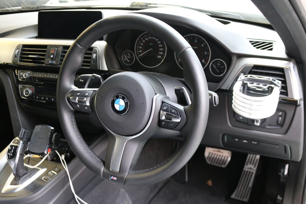 F30 Mスポーツなお客様のワンオフステアリング加工！ | アクセスエボリューション目黒店 ACCESS EVOLUTION MEGURO