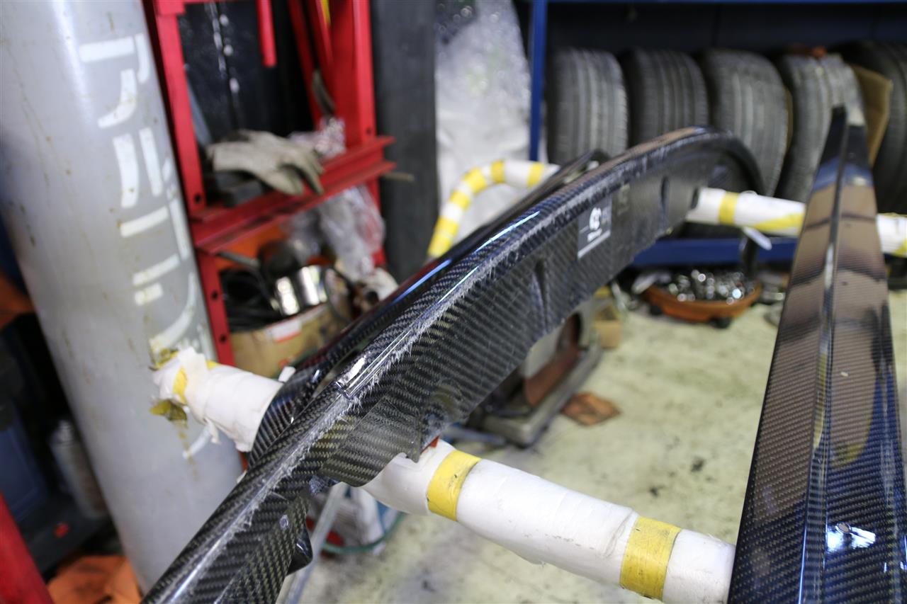 いきなりオークション！3Dデザイン カーボンフロントリップ！ | アクセスエボリューション目黒店 ACCESS EVOLUTION MEGURO