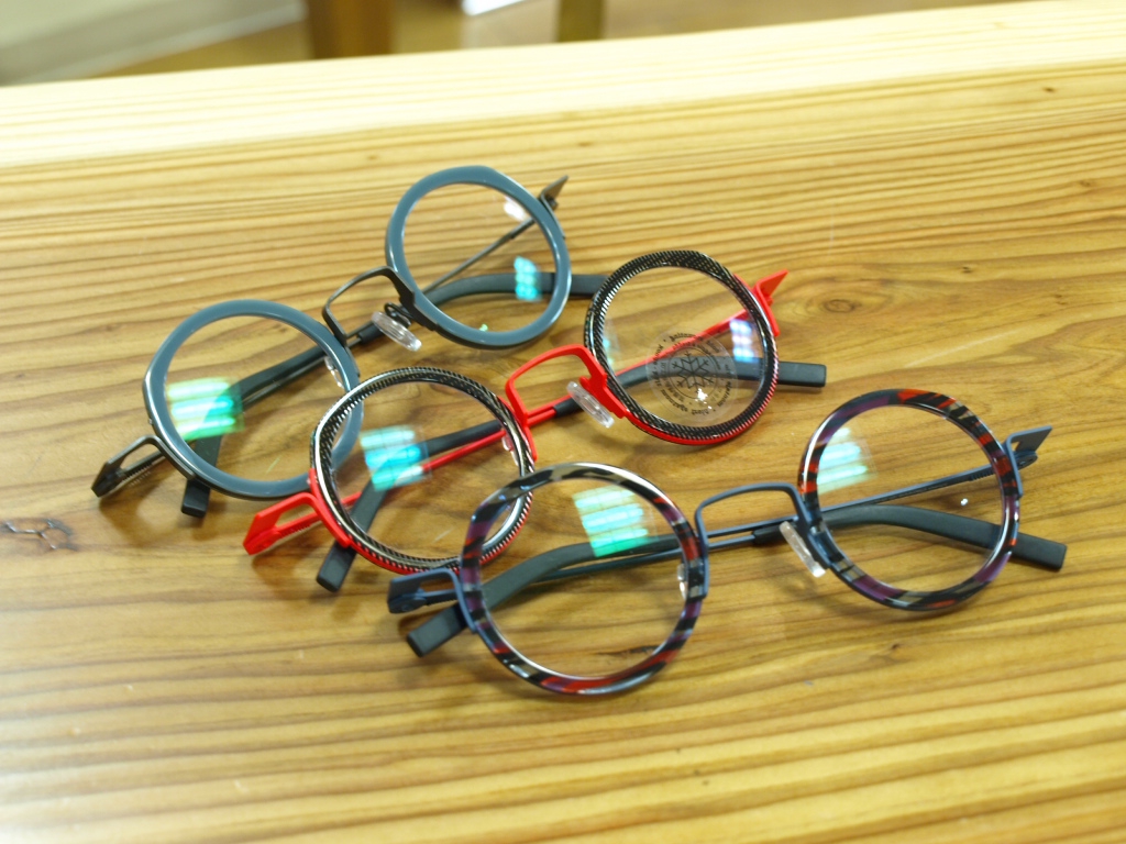 親しみやすさとユニークさの絶妙バランス／Theo：carrot 初入荷カラー | 豊中市の視覚に寄り添う眼鏡店『メガネサロンアイム』