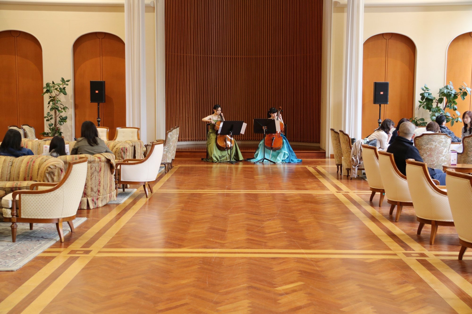 Contact | Miki Hirota