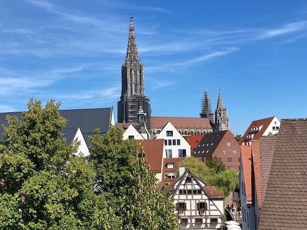 ドイツ南部にある街ウルム (Ulm) って知ってますか？天空を支えるゴシックの巨塔、ウルム大聖堂と魅力あふれる街並みを眺めながらドナウ川の風景 ...