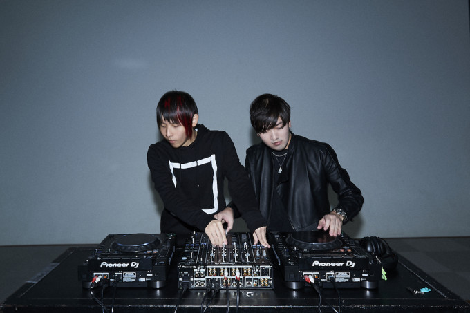 banvox × TeddyLoidが、お互いの最新作をライブでマッシュアップ | SILLY