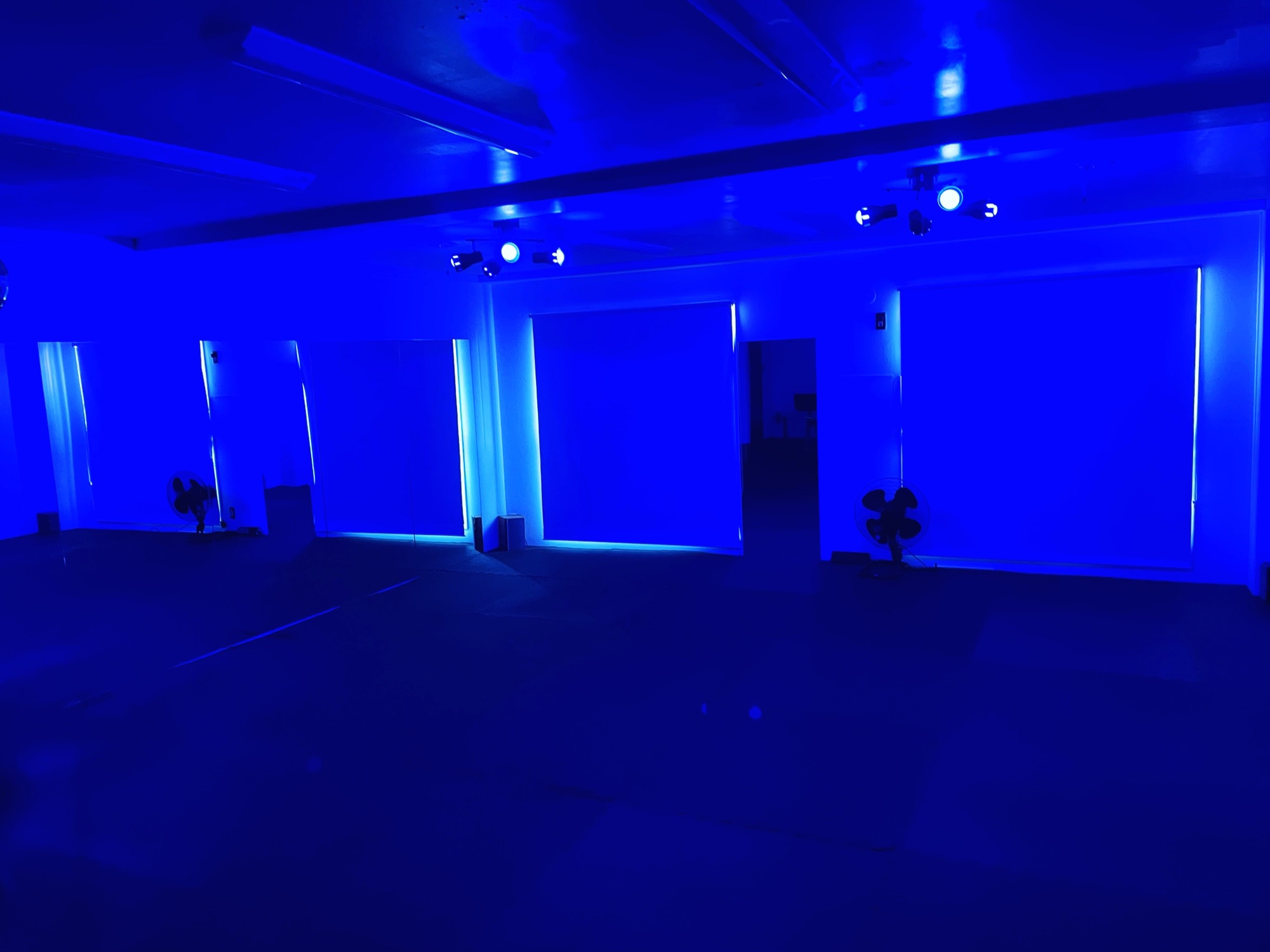 Blue room | FREE LAND 瀬谷のレンタルスペース