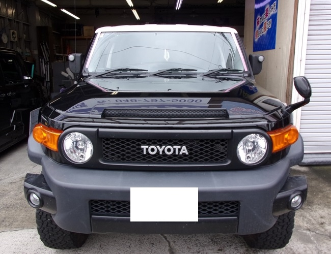 トヨタ・FJクルーザー（GSJ15）飛び石によるフロントガラス交換事例 | トヨタ車のフロントガラス交換修理の事例紹介『ジャパンオートガラス』