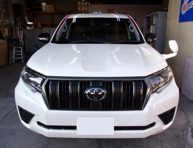 トヨタ・ランドクルーザープラド（GDJ150）飛び石によるフロントガラス交換事例 | トヨタ車のフロントガラス交換修理の事例紹介『ジャパン ...