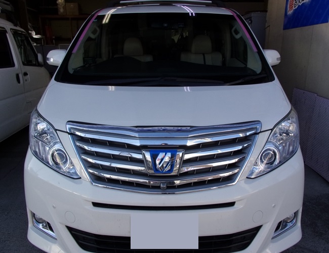 トヨタ・アルファード（ATH20）飛び石によるフロントガラス交換事例 | トヨタ車のフロントガラス交換修理の事例紹介『ジャパンオートガラス』