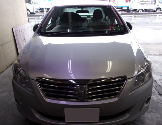 トヨタ・プレミオ（ZRT260）飛び石によるフロントガラス交換事例 | トヨタ車のフロントガラス交換修理の事例紹介『ジャパンオートガラス』