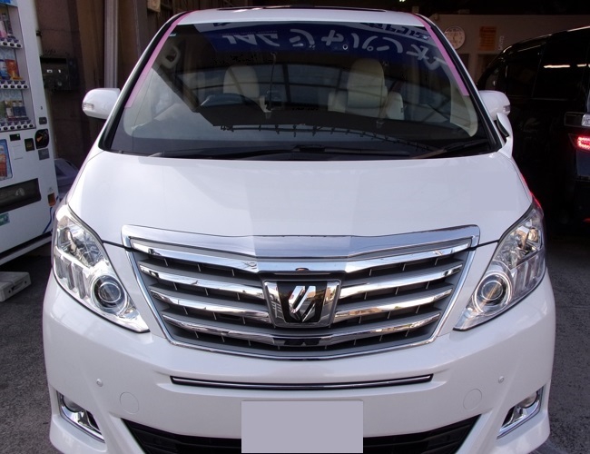 トヨタ・アルファード（GGH20）飛び石によるフロントガラス交換事例 | トヨタ車のフロントガラス交換修理の事例紹介『ジャパンオートガラス』