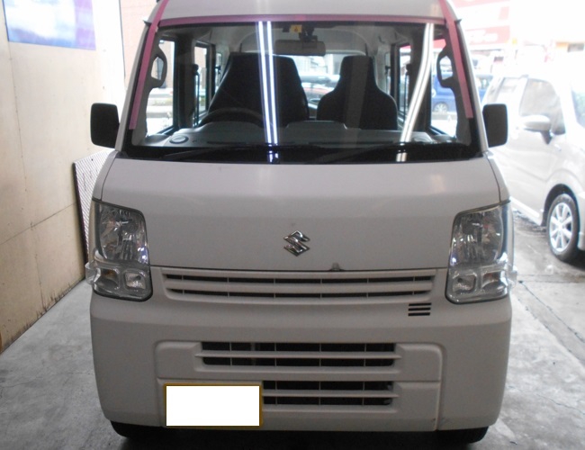 スズキ・エブリィ（DA17V）飛び石によるフロントガラス交換事例 | スズキ車のフロントガラス交換修理の事例紹介『ジャパンオートガラス』