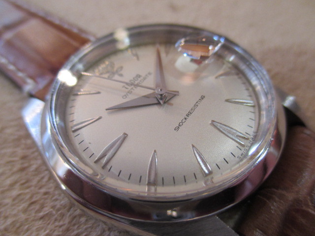 TUDOR チュードル デカ薔薇 68'S 手巻 赤黒カレンダーが入荷しま TUDOR チュードル デカ薔薇 68'S 手巻 赤黒カレンダーが入荷しま
