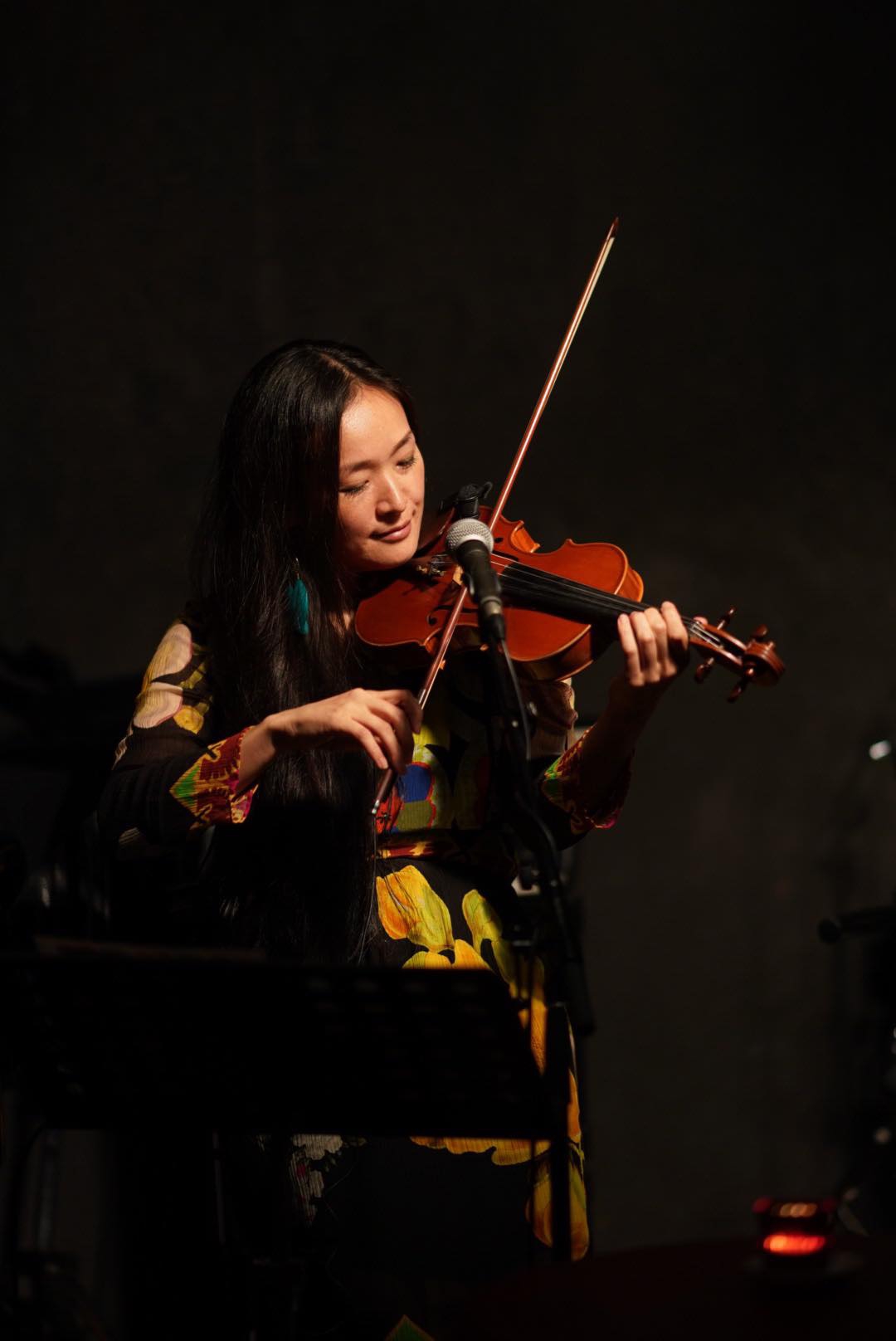 Profile | violinist SAYAKA Official Website