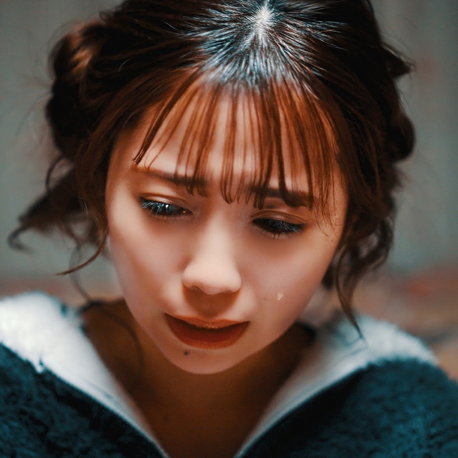 Ayase作詞作曲のボカロ曲「夜撫でるメノウ」をSinging Cosplayer Hikariがカバー！ ドラマMVでは小林太陽と共演！！ | vuesnext