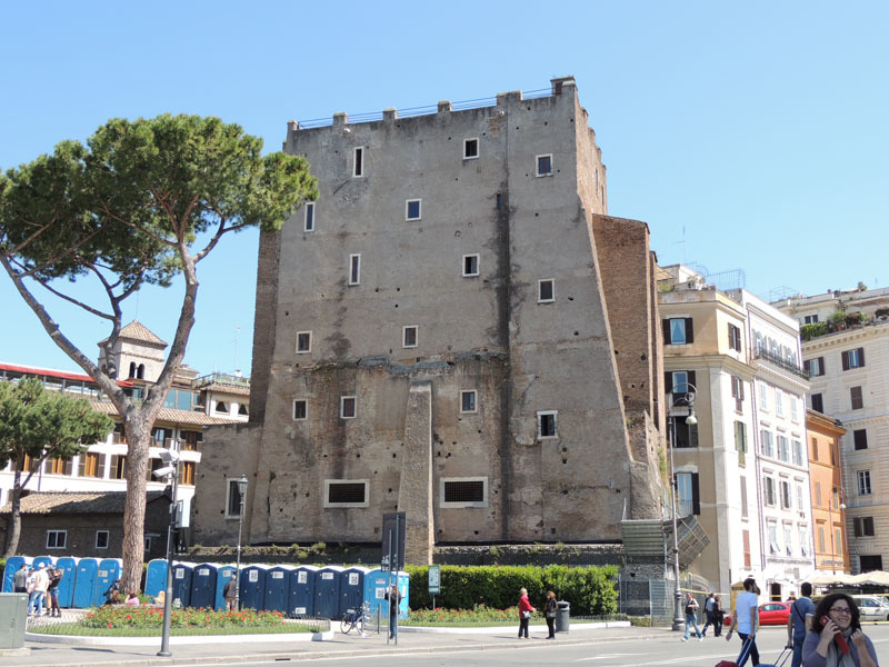 コンティの塔 Torre dei Conti | EDICOLANTEのイタリア小さな可愛い街の旅行記とコラム